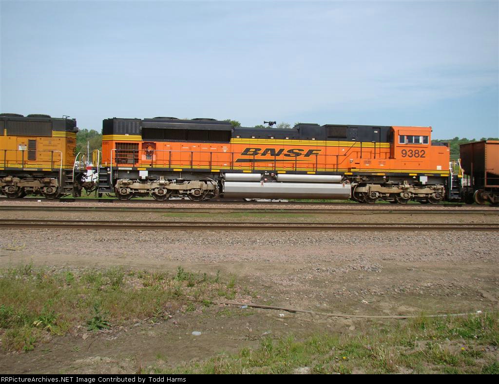 BNSF 9382